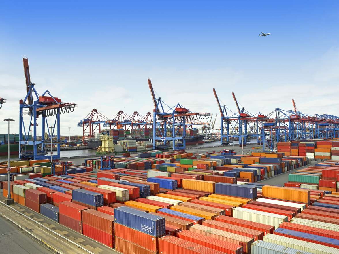 Step by step toward the goal — Sea freight groupage containers ...